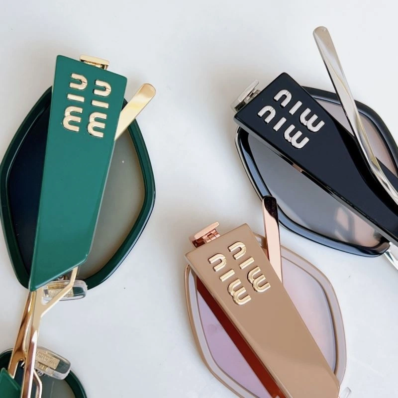 Accurate model Miu Miu Sunglasses