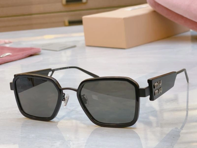 Accurate model Miu Miu Sunglasses