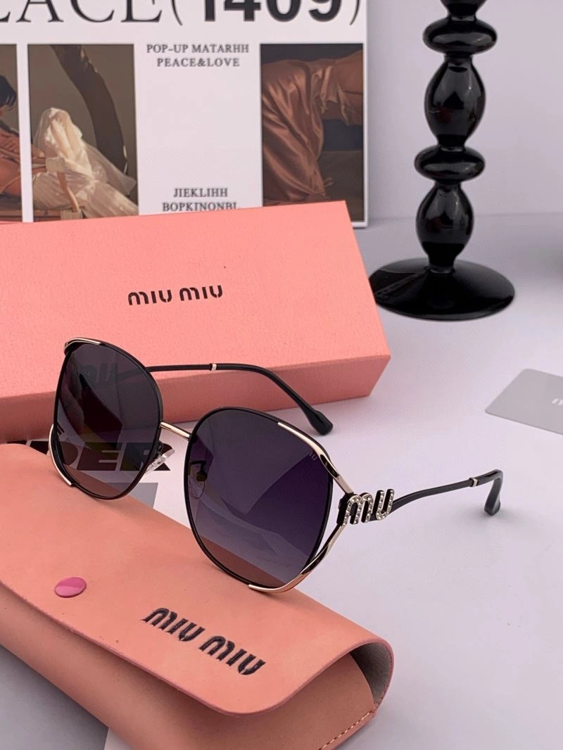 Accurate model Miu Miu Sunglasses