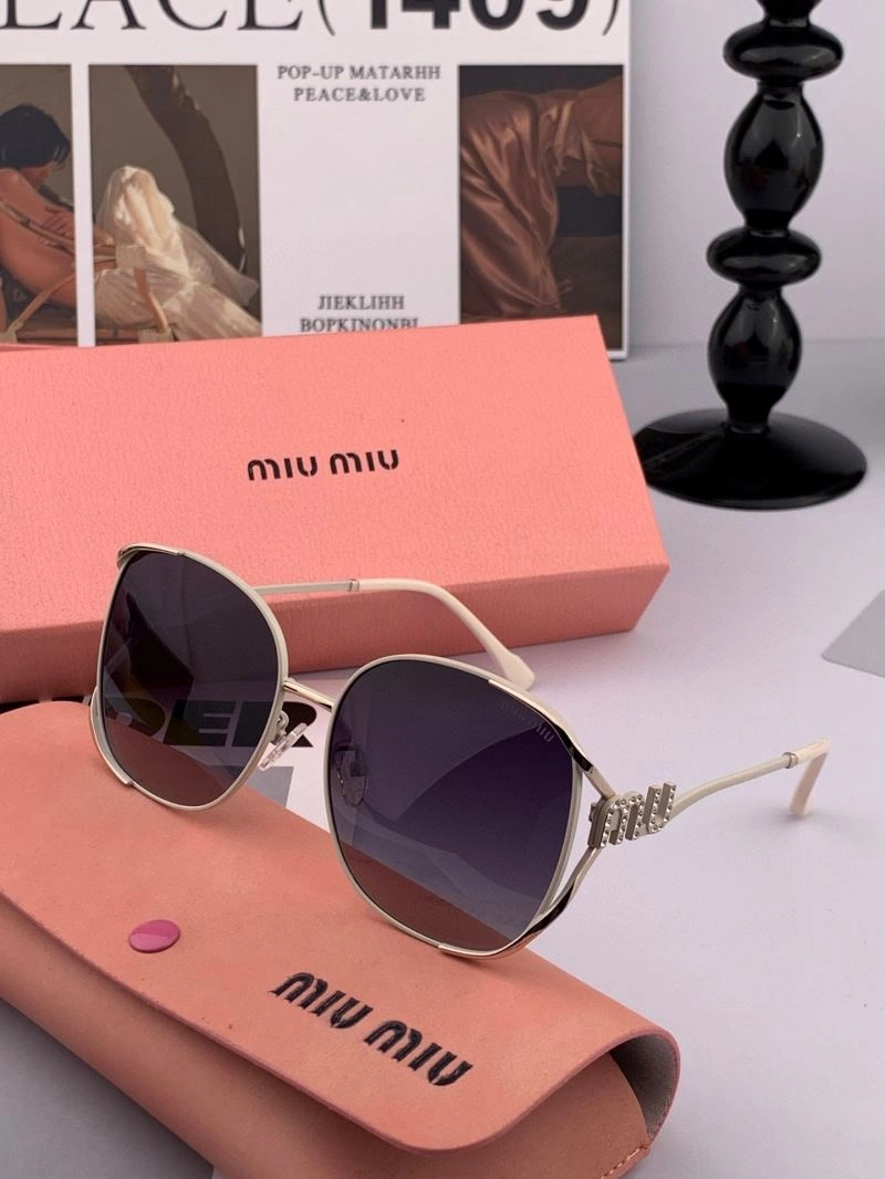 Accurate model Miu Miu Sunglasses