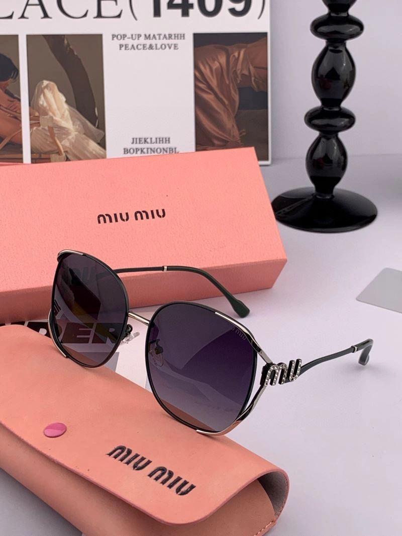 Accurate model Miu Miu Sunglasses