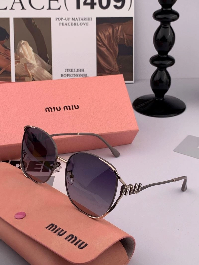 Accurate model Miu Miu Sunglasses
