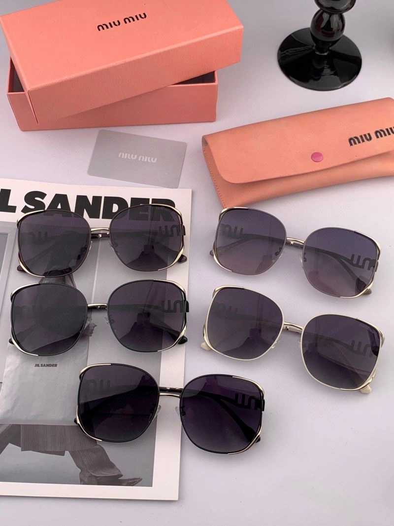 Accurate model Miu Miu Sunglasses