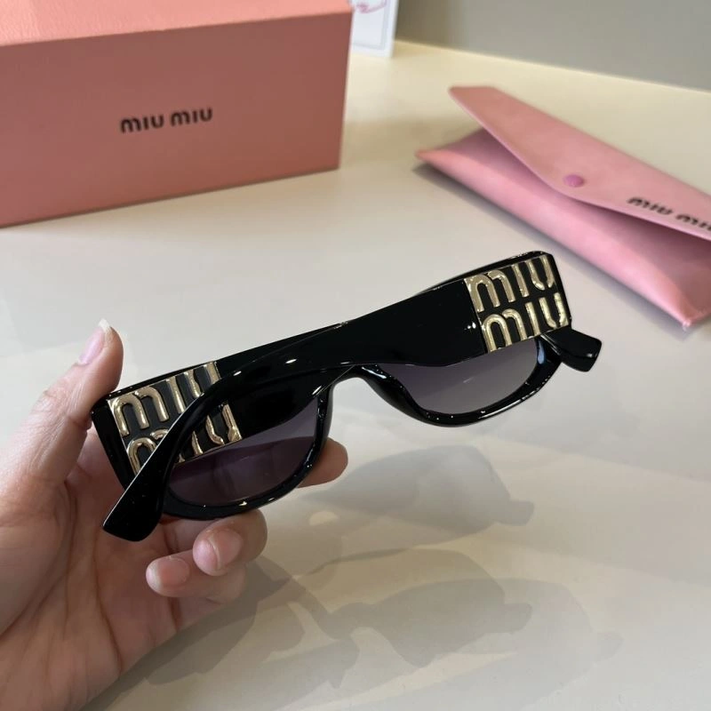 Top mirror Miu Miu Sunglasses