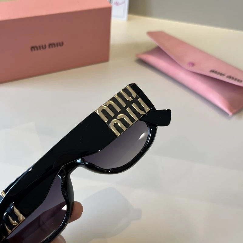 Top mirror Miu Miu Sunglasses