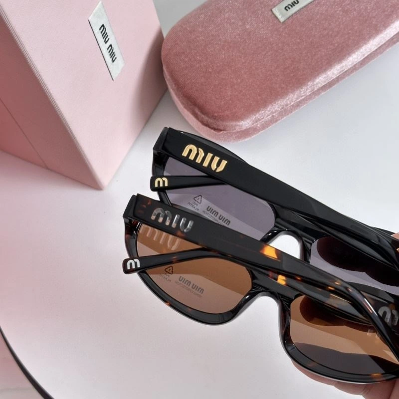 Accurate model Miu Miu Sunglasses