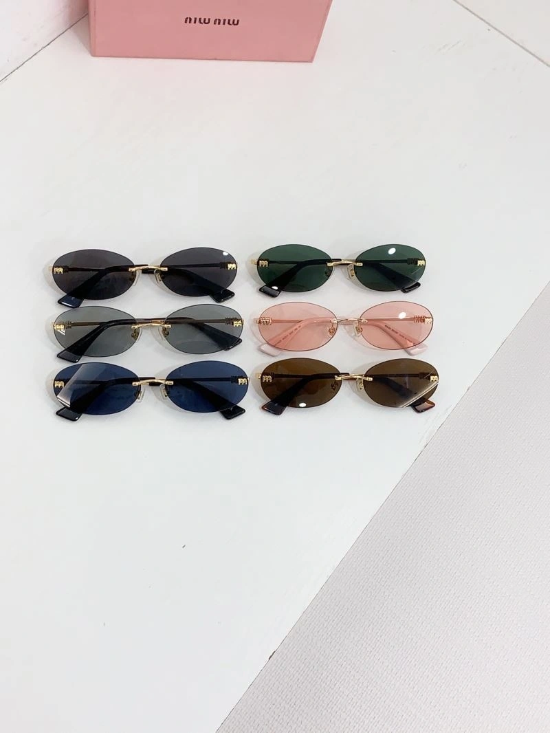 Accurate model Miu Miu Sunglasses