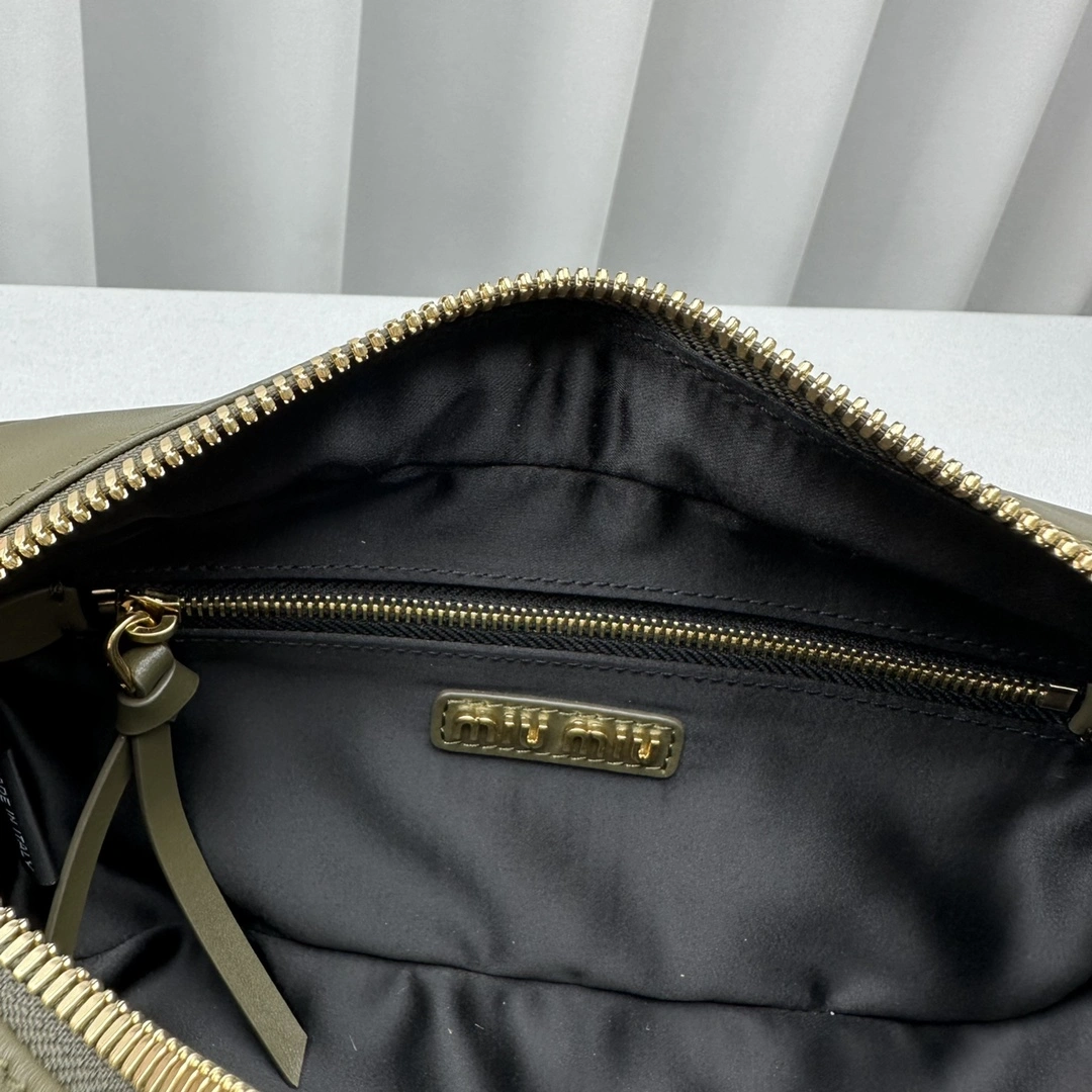 Accurate model Miu Miu Top Handle Bags