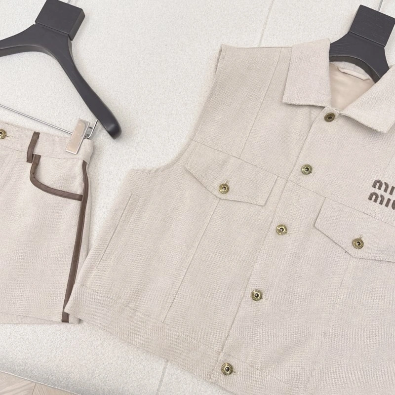 Top match Miu Miu Vest