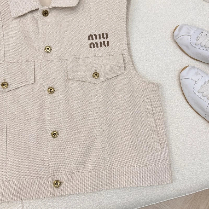 Top match Miu Miu Vest