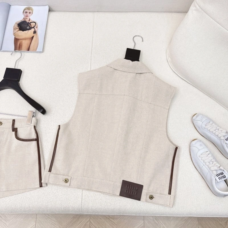 Top match Miu Miu Vest