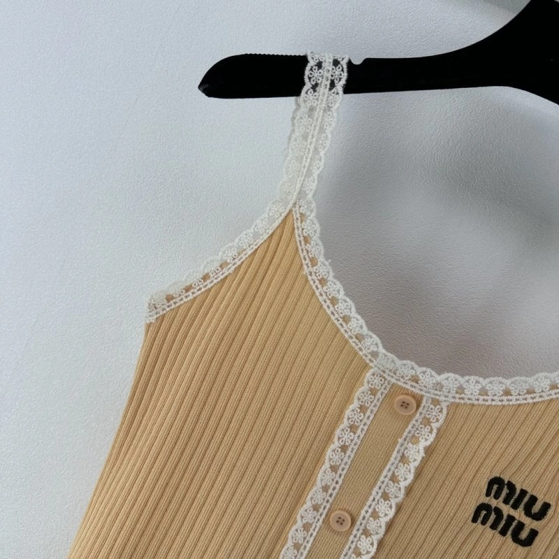 Top match Miu Miu Vest