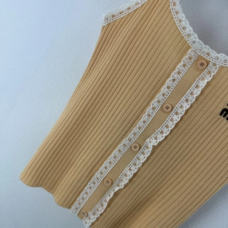 Top match Miu Miu Vest