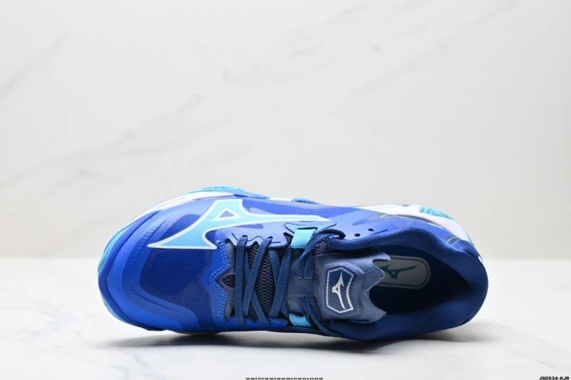 Accurate model Mizuno Shoes