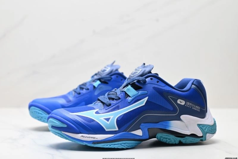 Accurate model Mizuno Shoes
