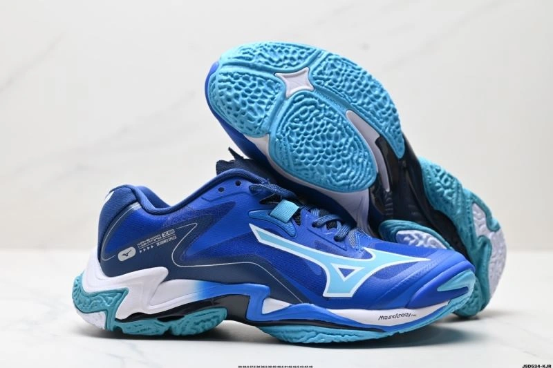 Accurate model Mizuno Shoes