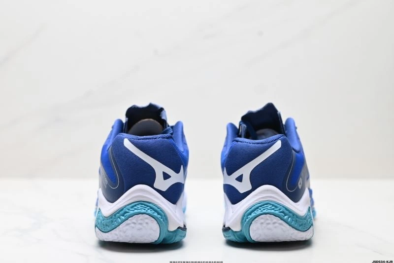 Accurate model Mizuno Shoes
