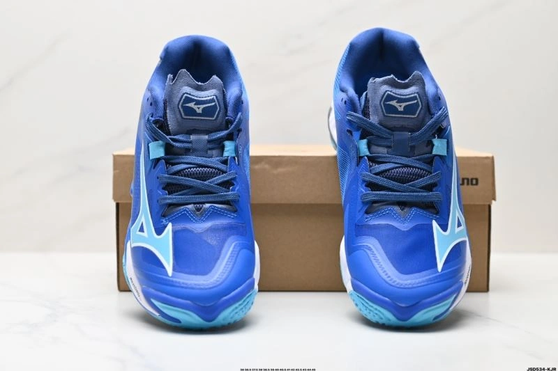 Accurate model Mizuno Shoes