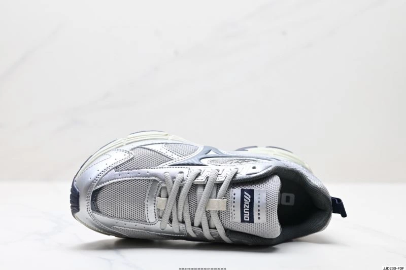 Accurate model Mizuno Shoes