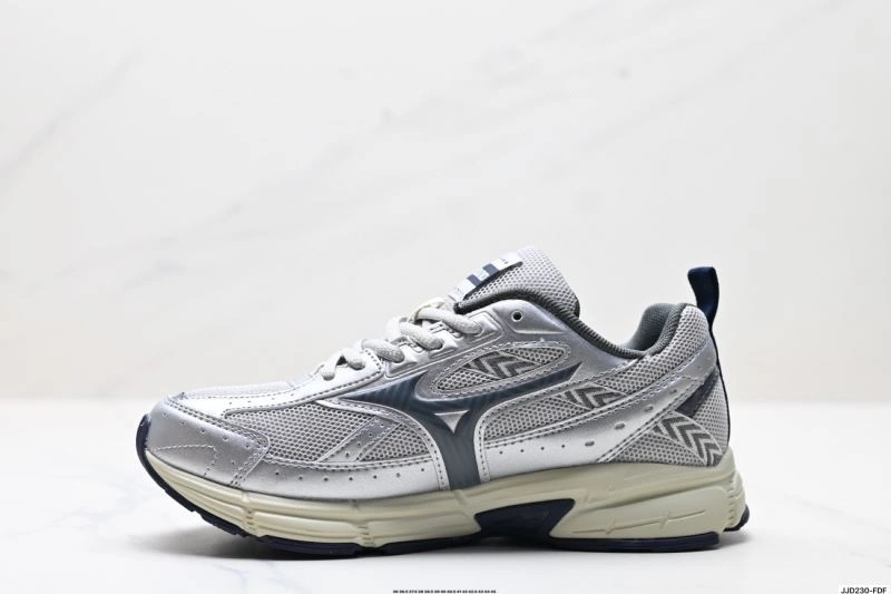 Accurate model Mizuno Shoes