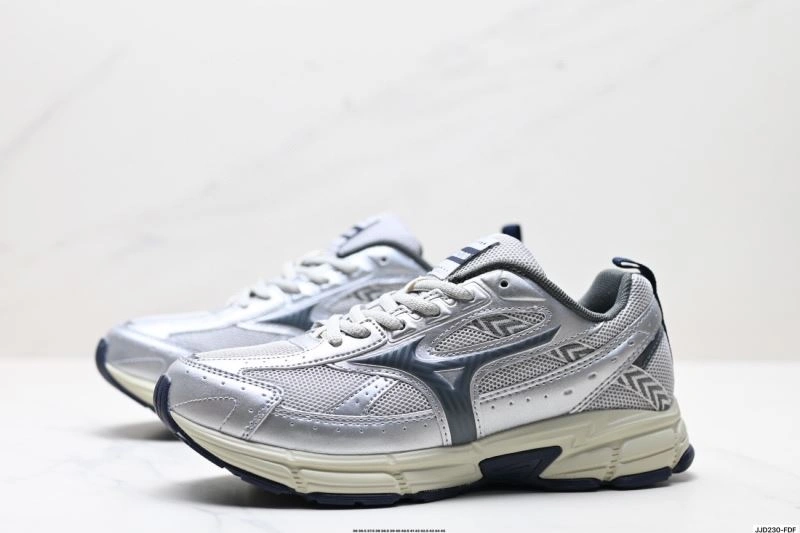 Accurate model Mizuno Shoes