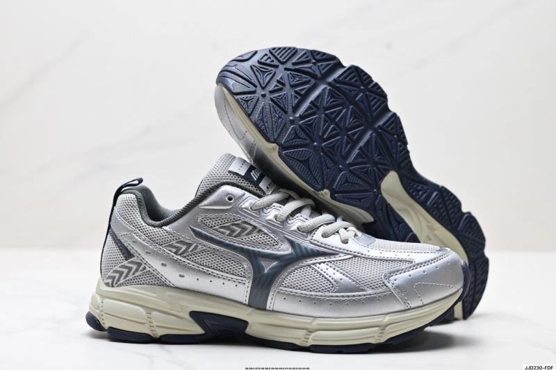 Accurate model Mizuno Shoes