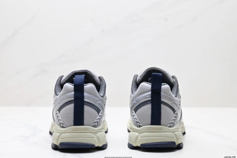 Accurate model Mizuno Shoes