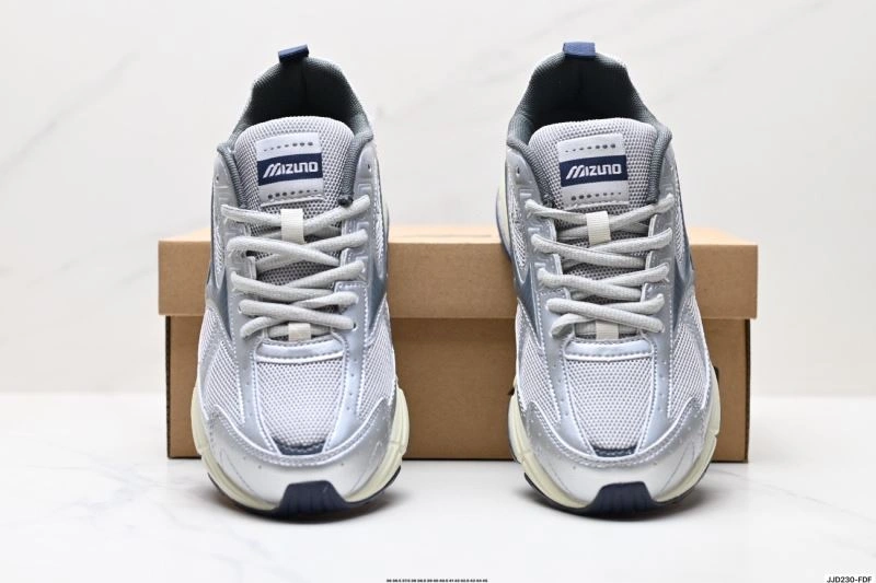 Accurate model Mizuno Shoes