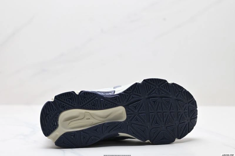 Accurate model Mizuno Shoes