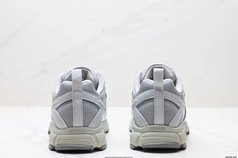 Reasonably priced Mizuno Shoes