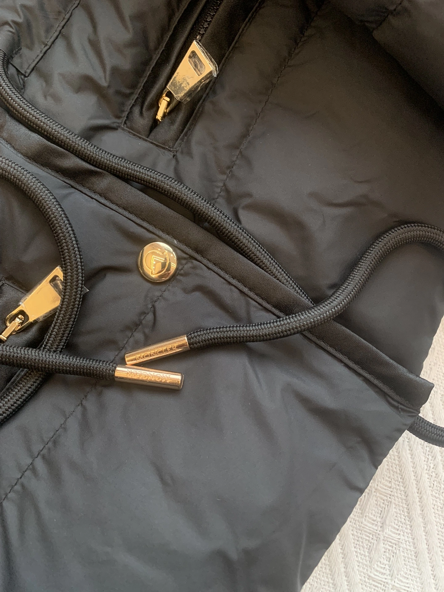 Low-cost Moncler Down Jackets