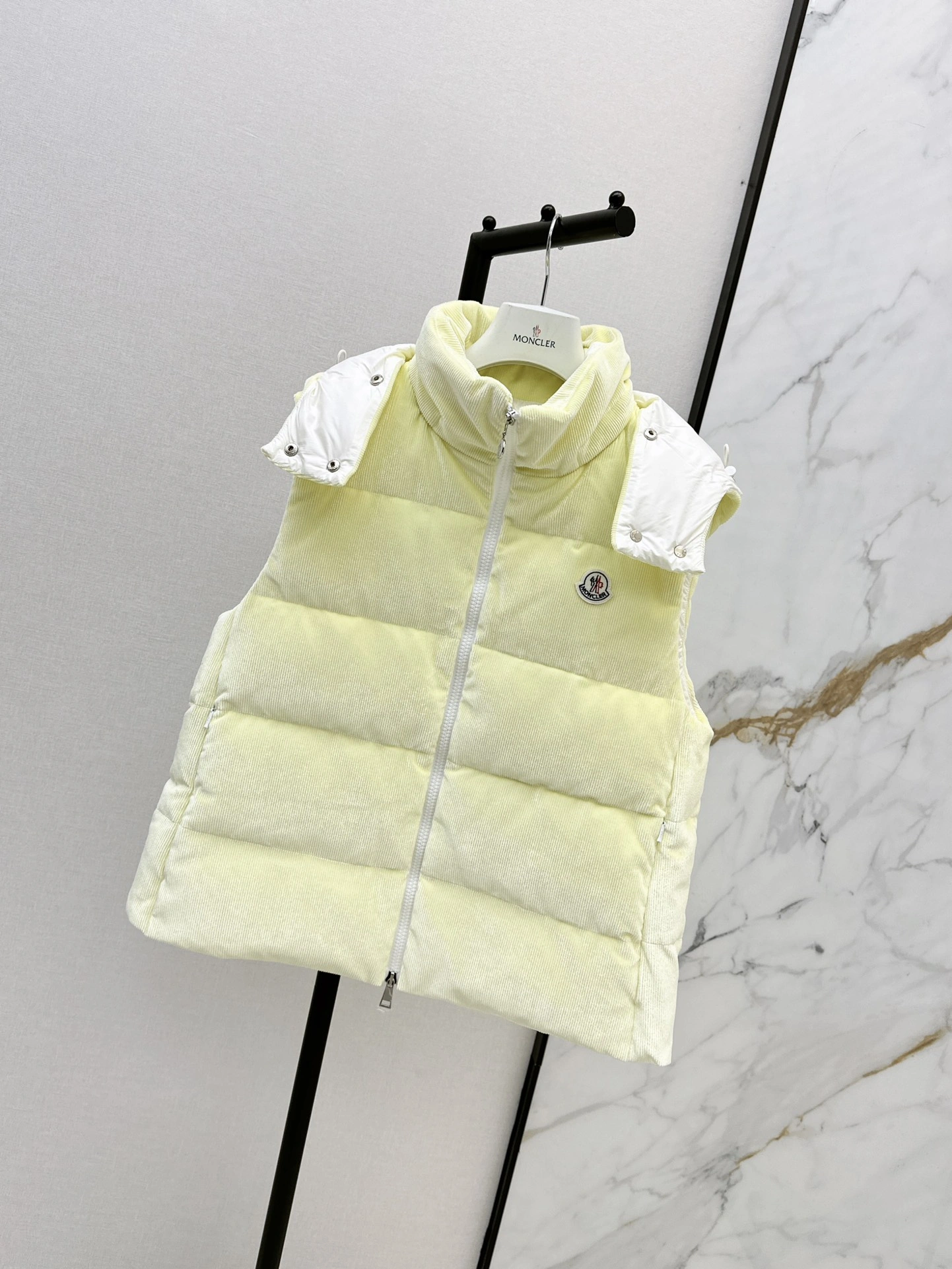 Exact replica Moncler Down Jackets