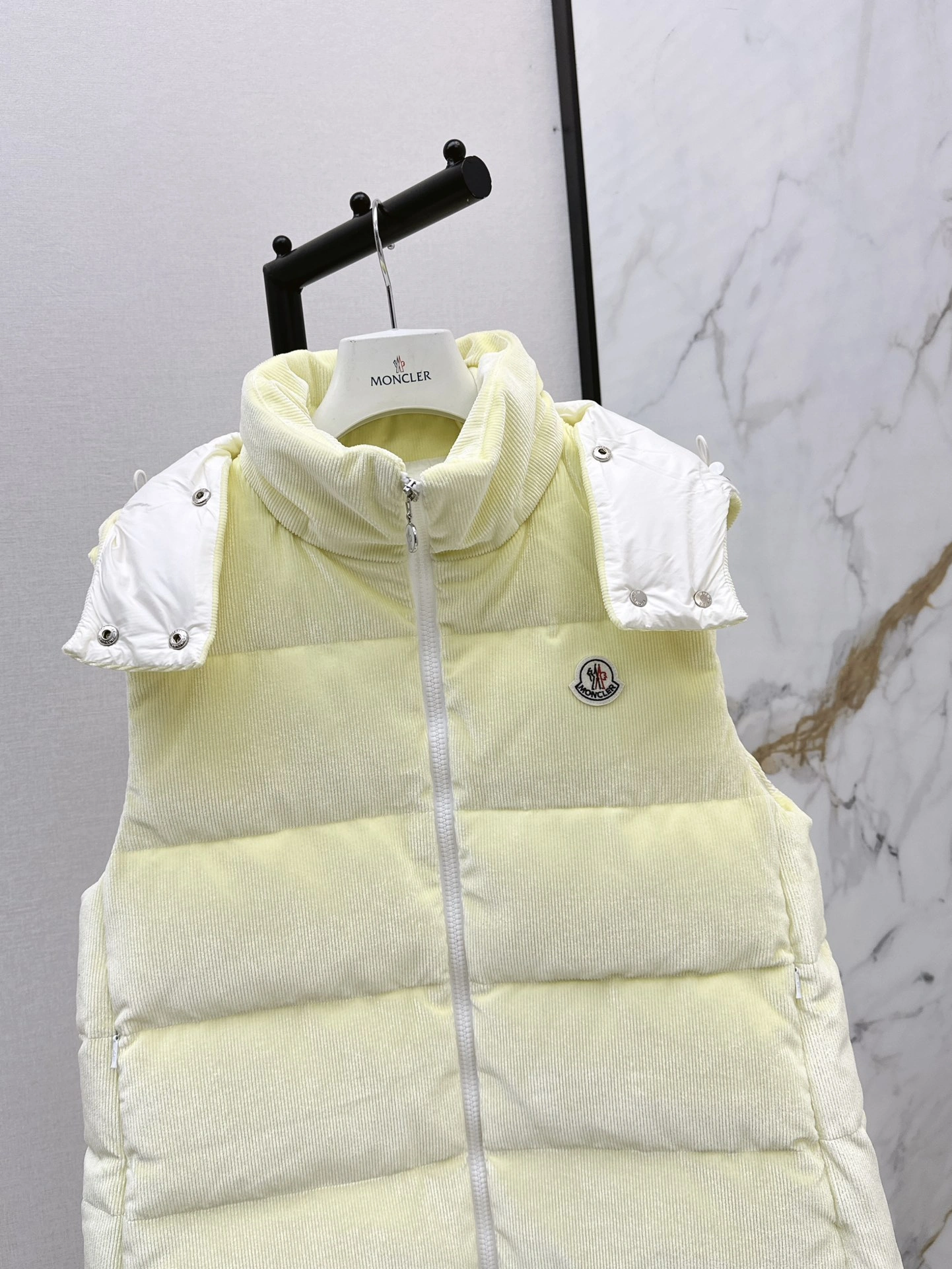 Exact replica Moncler Down Jackets