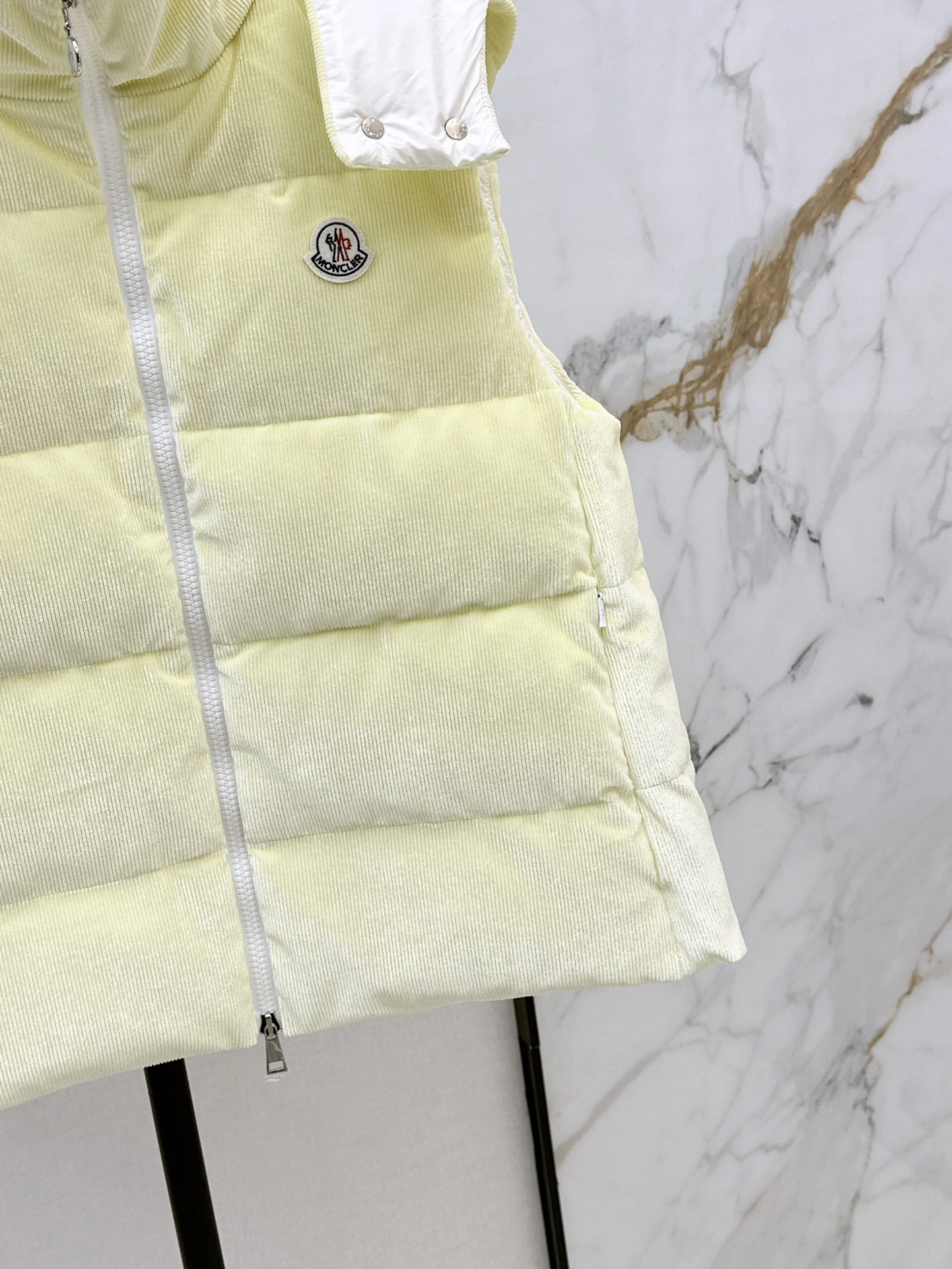 Exact replica Moncler Down Jackets