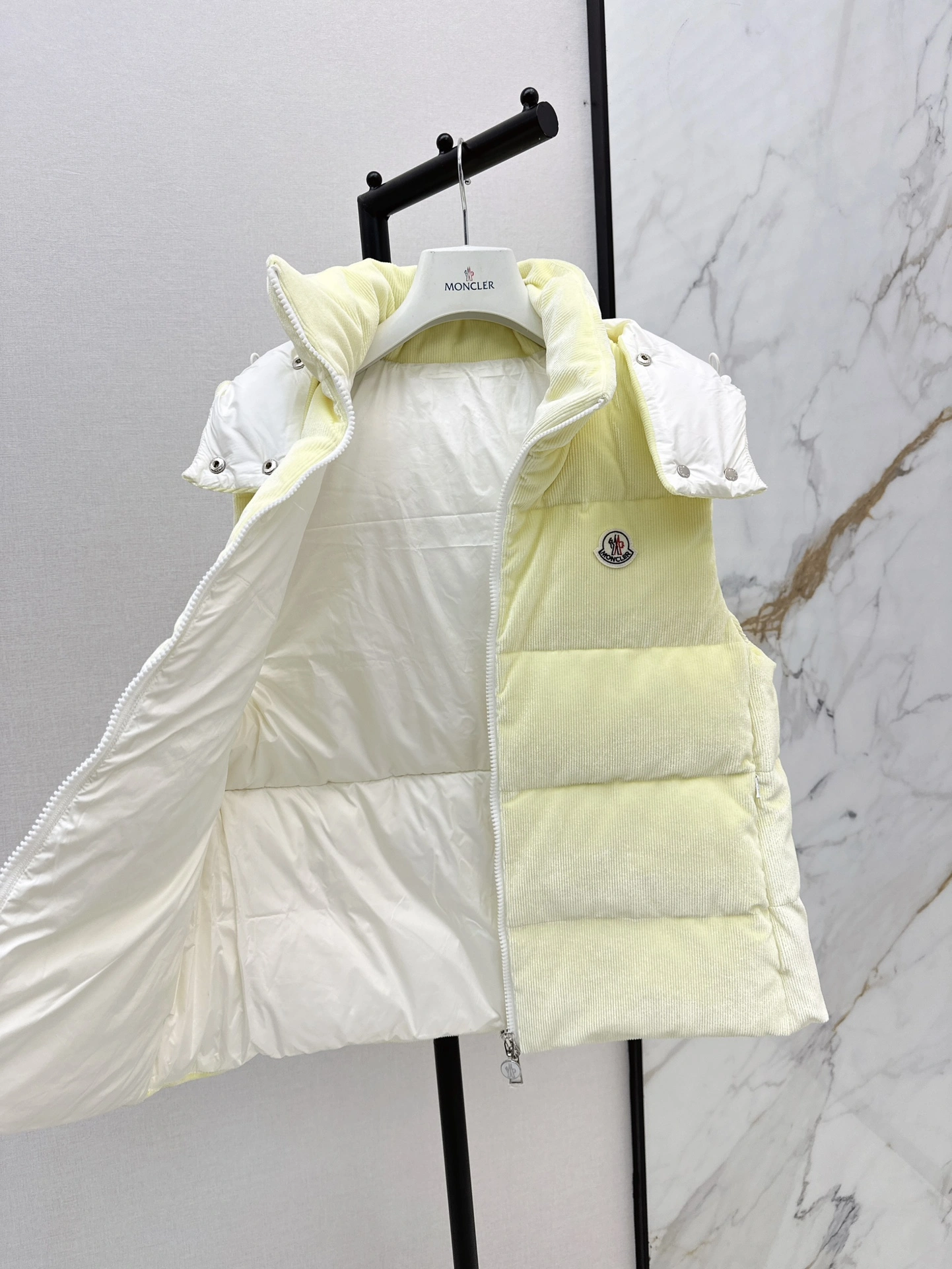 Exact replica Moncler Down Jackets