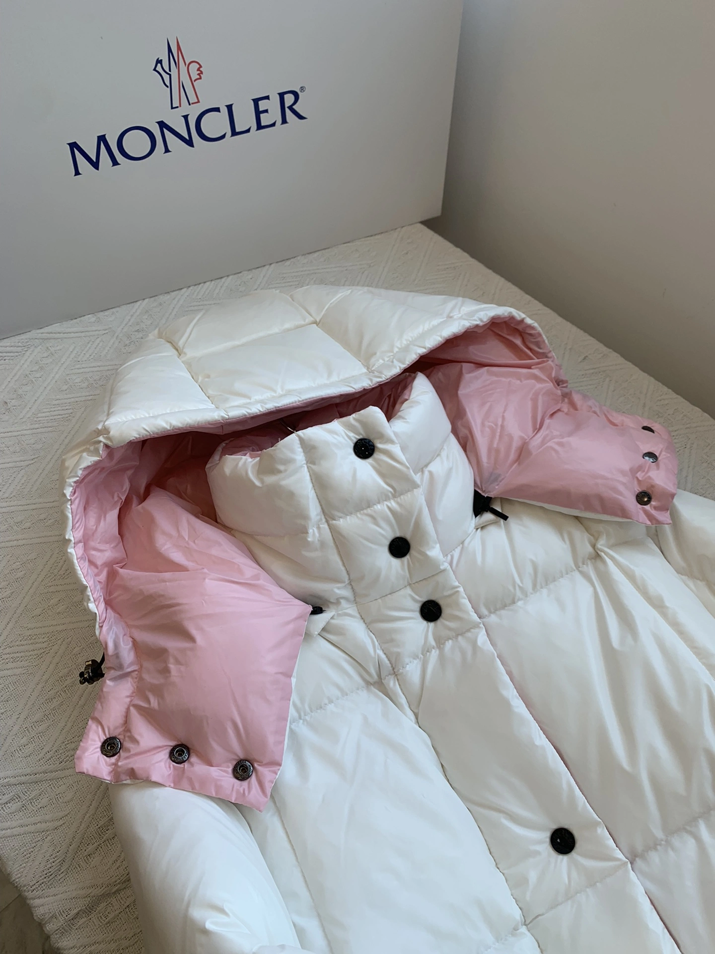 Accurate model Moncler Down Jackets
