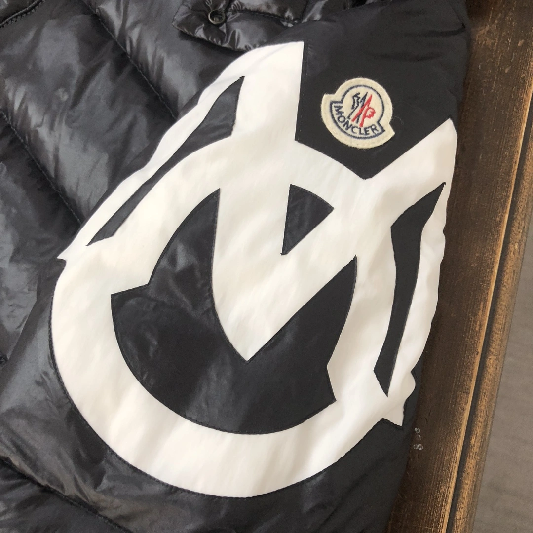 Low-cost Moncler Down Jackets