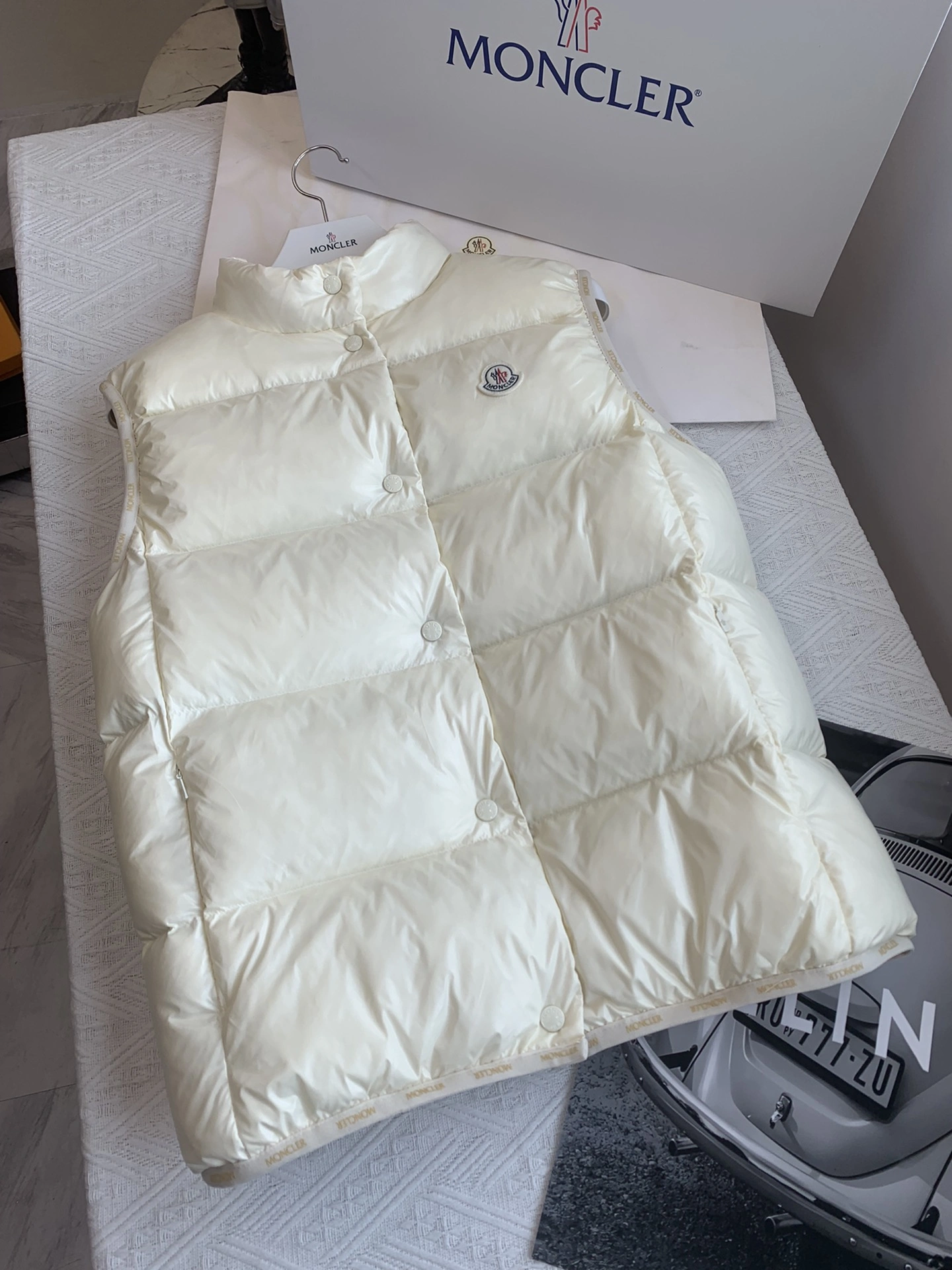 Inexpensive Moncler Down Jackets