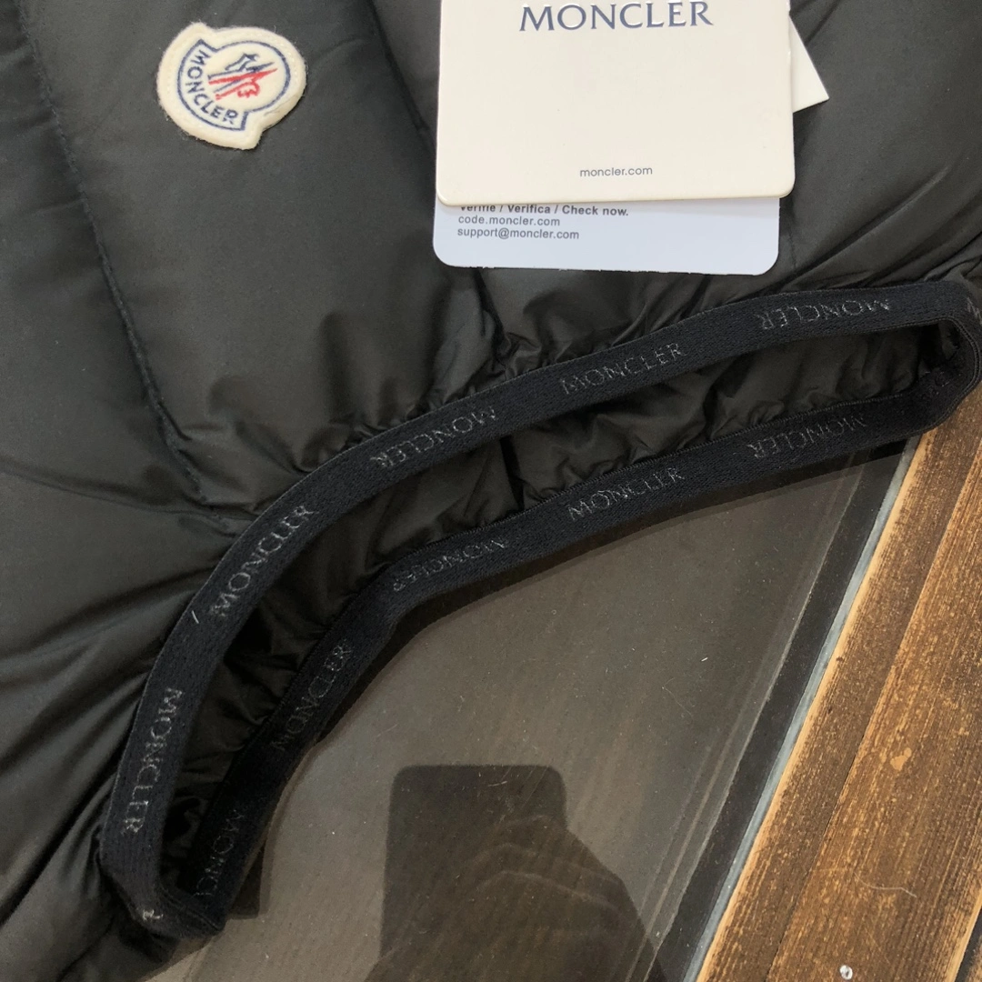 Low-cost Moncler Down Jackets