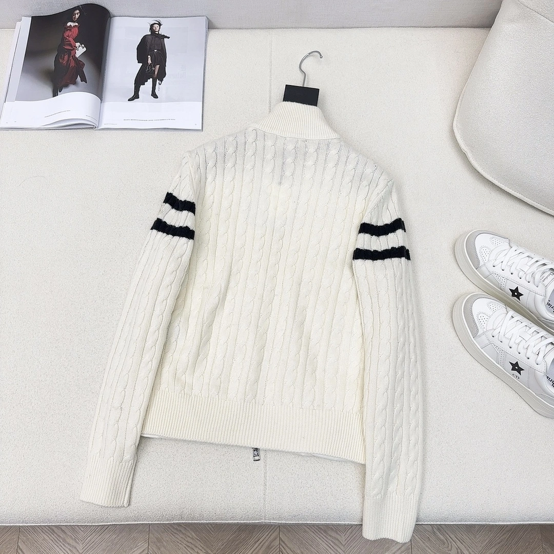 Exact replica Moncler Down Jackets