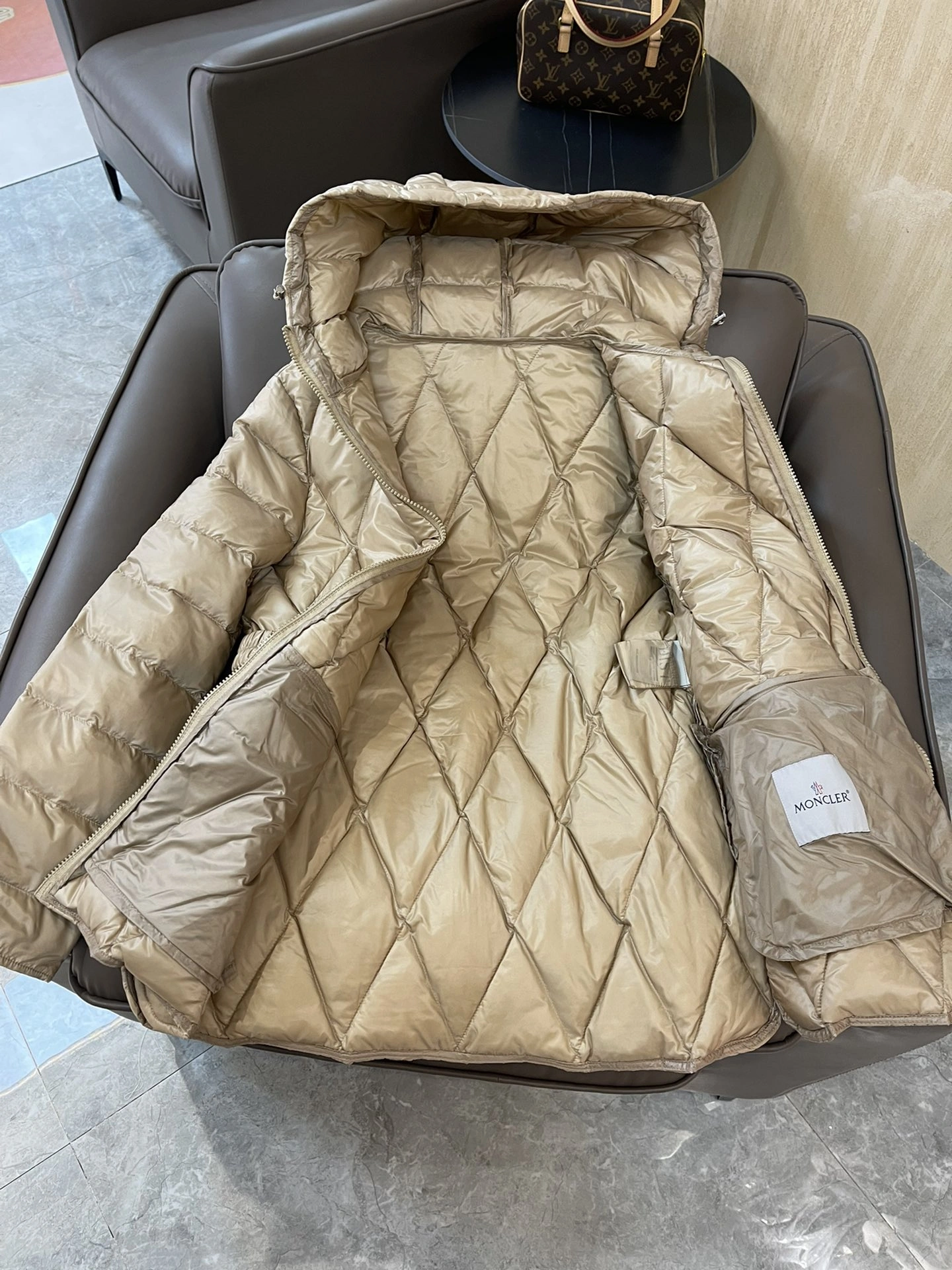 Low-cost Moncler Down Jackets