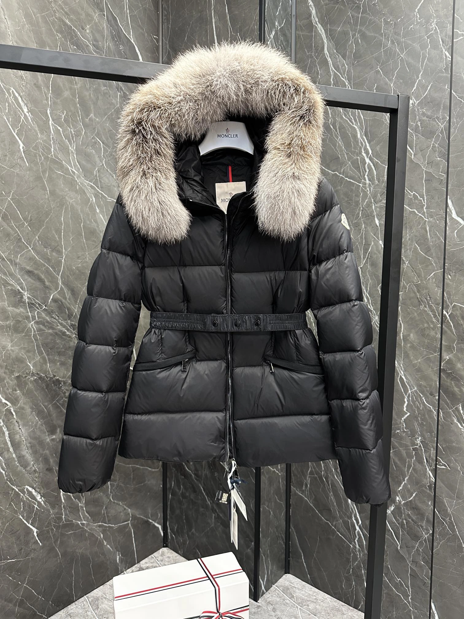 Low-cost Moncler Down Jackets