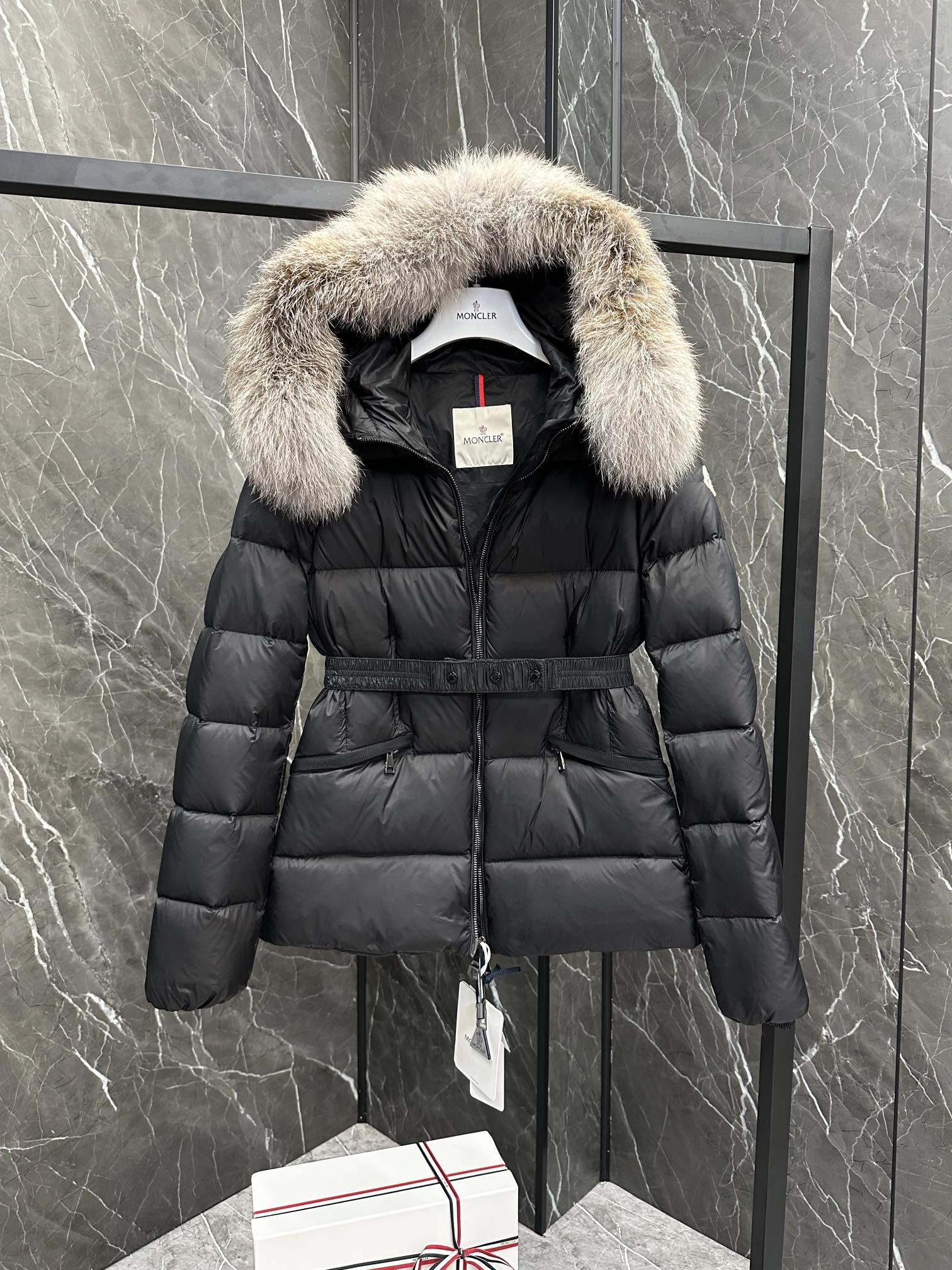 Low-cost Moncler Down Jackets