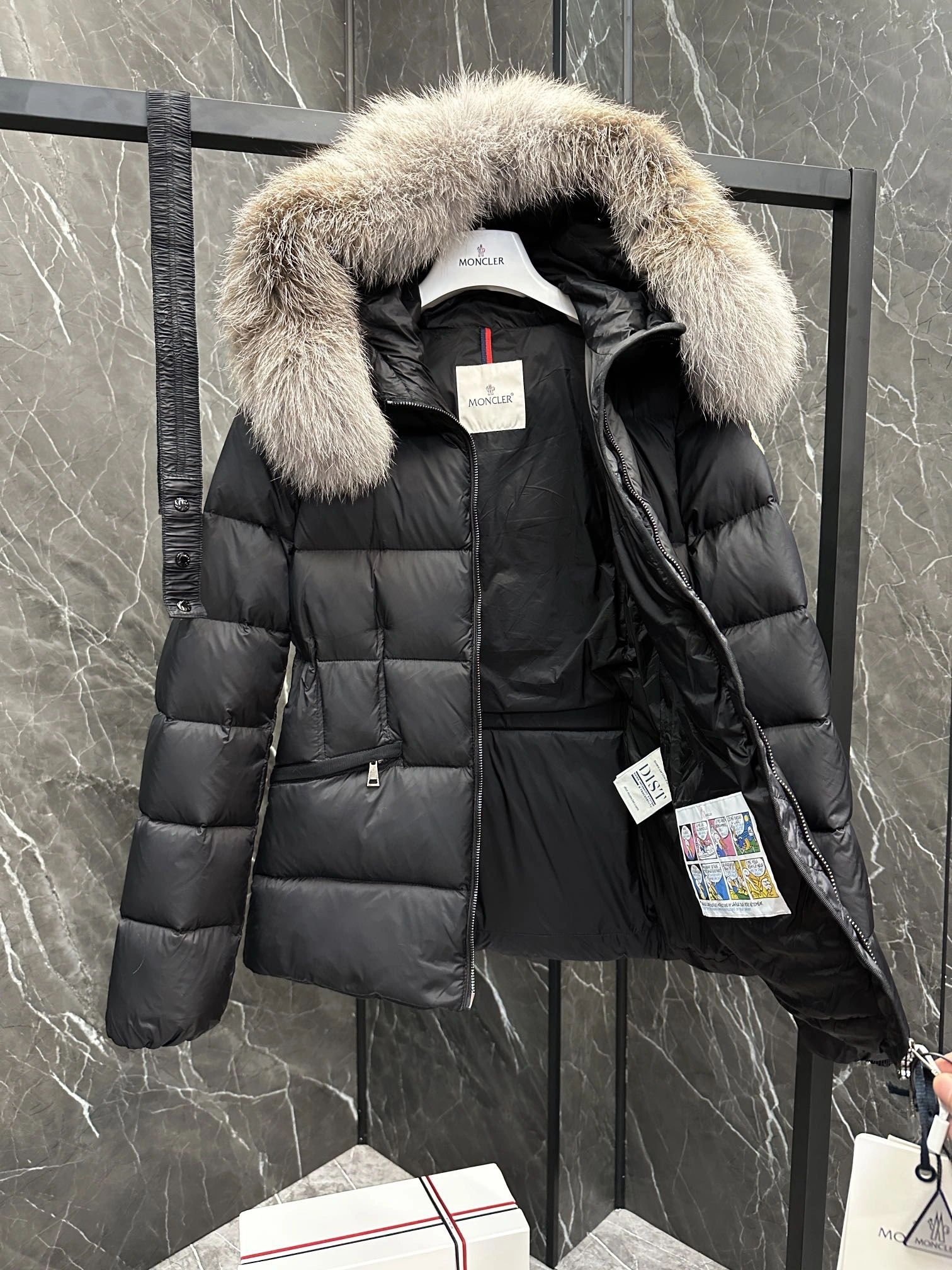 Low-cost Moncler Down Jackets