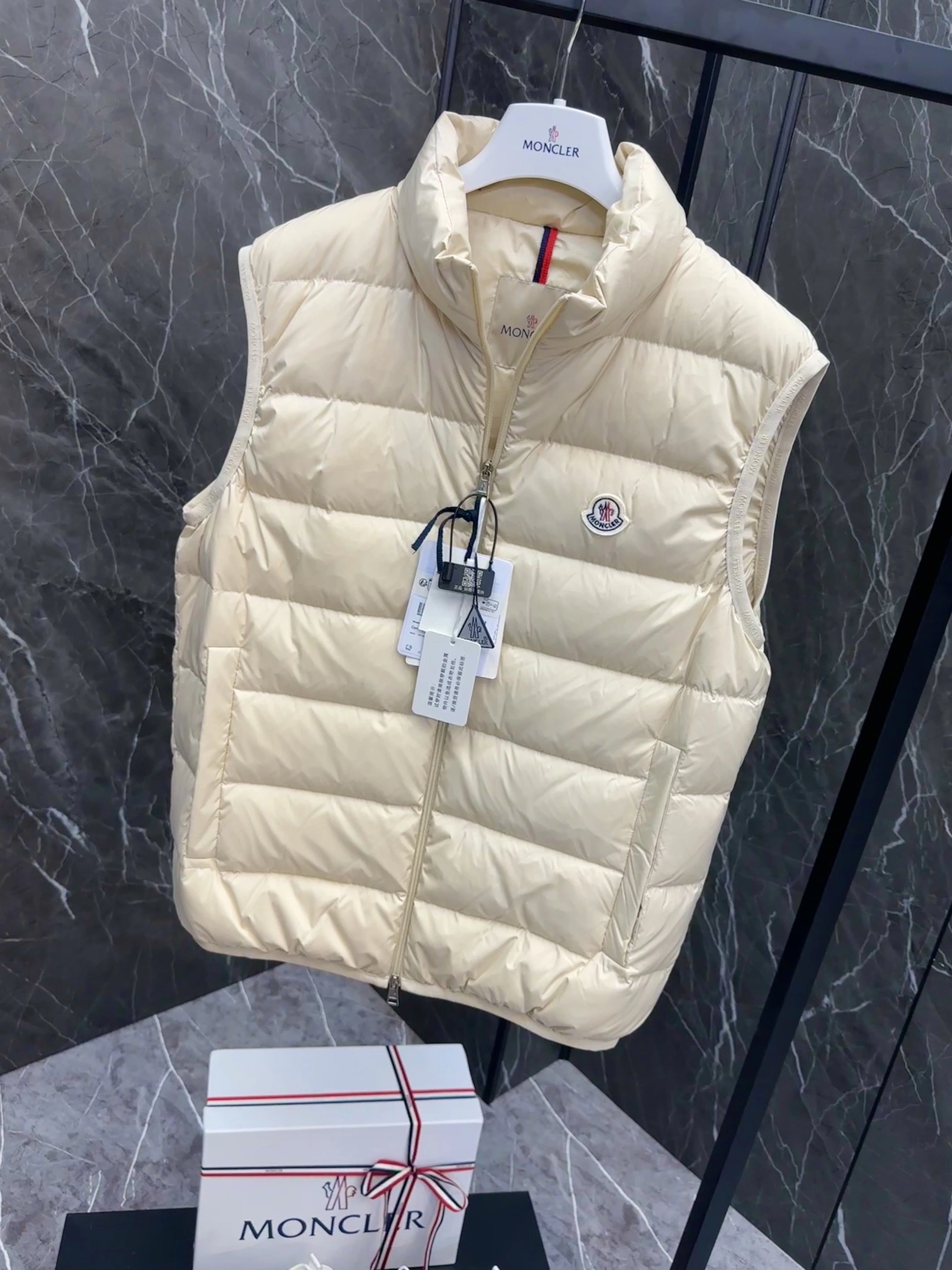 1:1 copy Moncler Down Jackets
