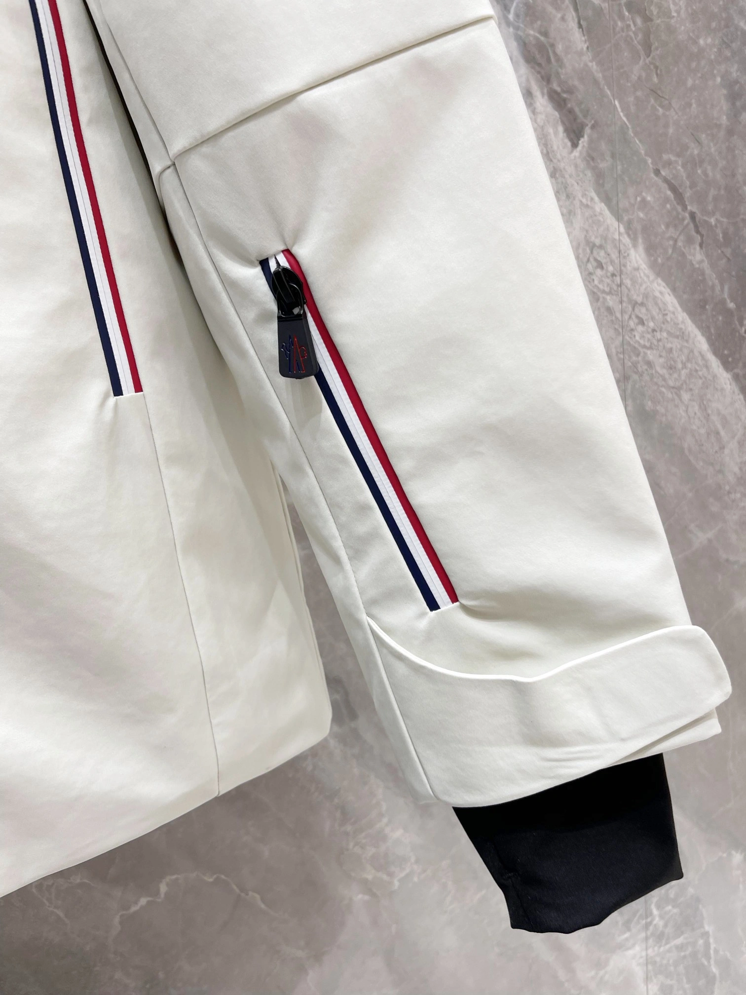 Official Moncler Down Jackets