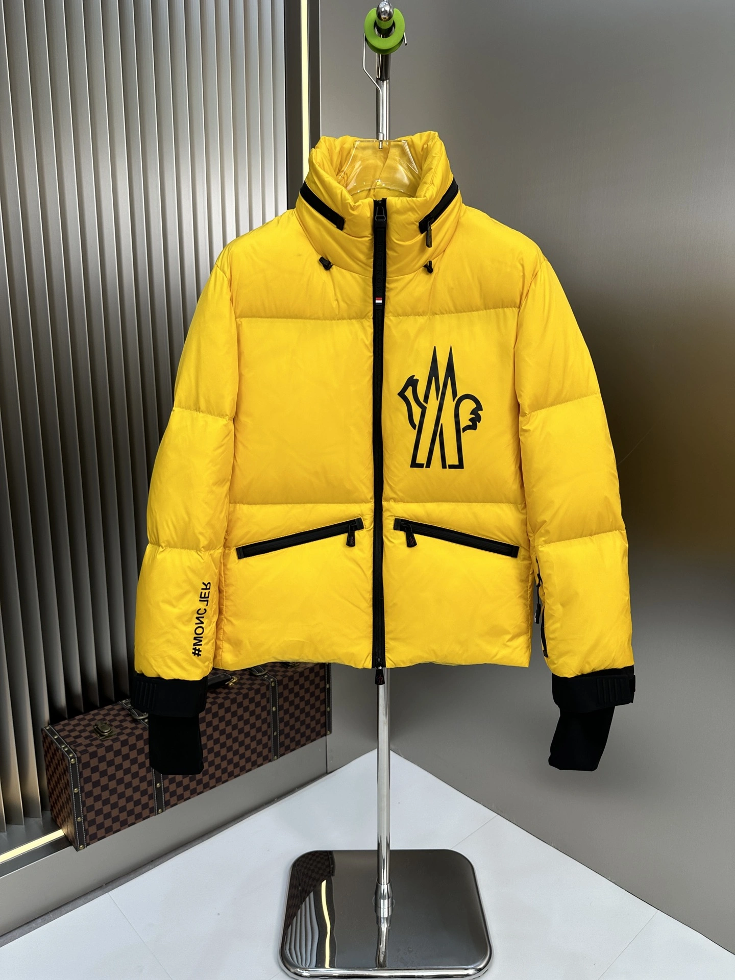Bargain Moncler Down Jackets