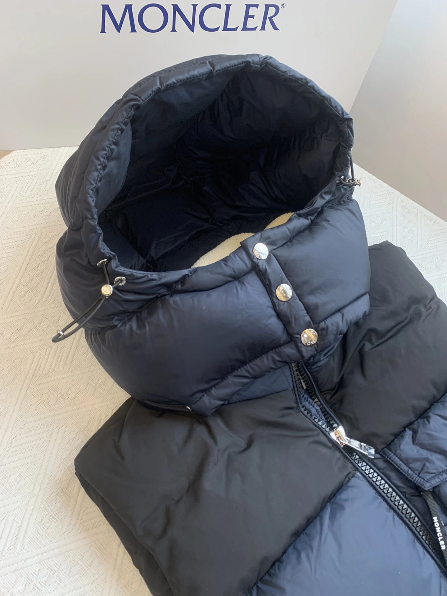 Low-cost Moncler Down Jackets