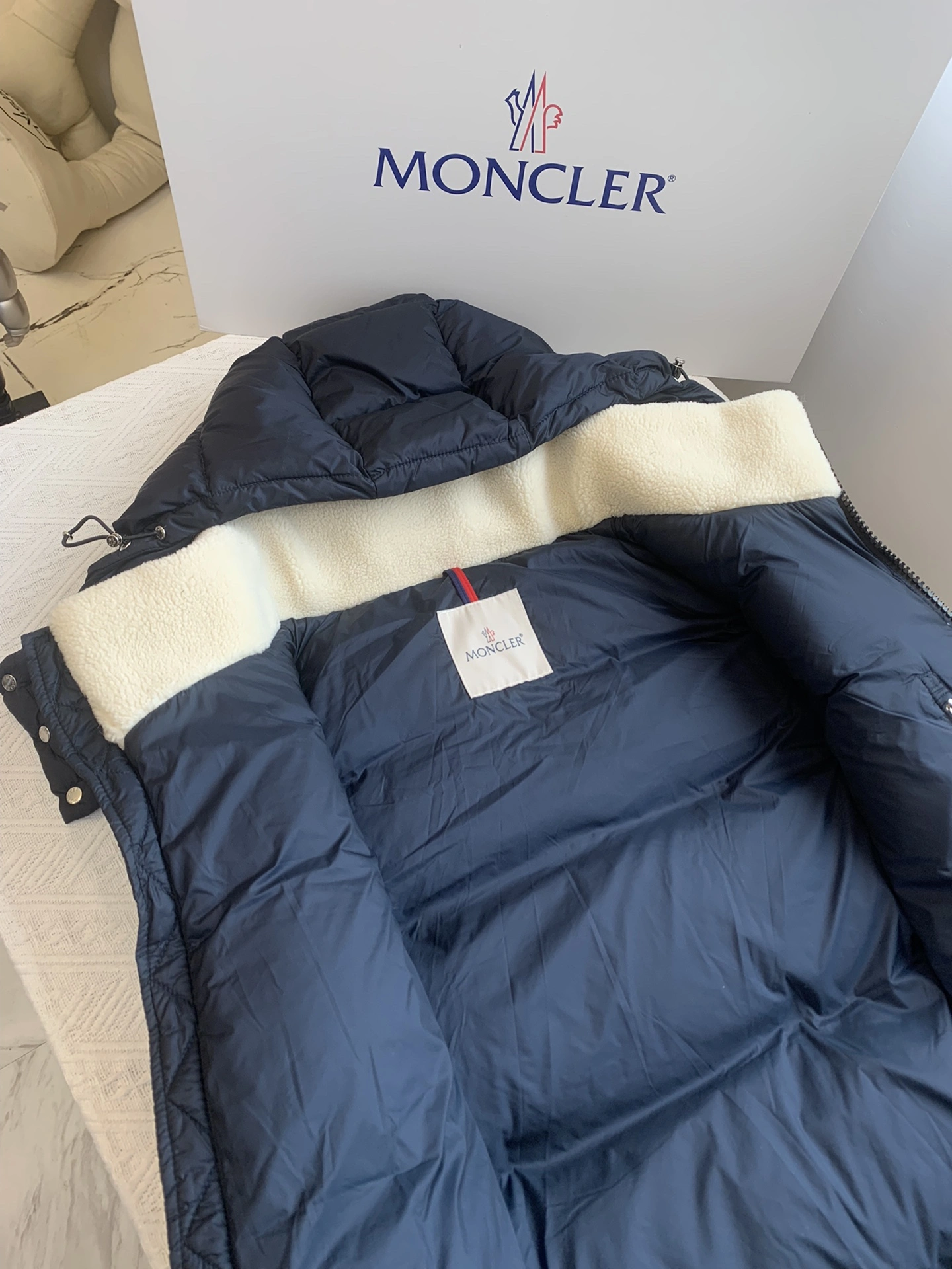 Low-cost Moncler Down Jackets