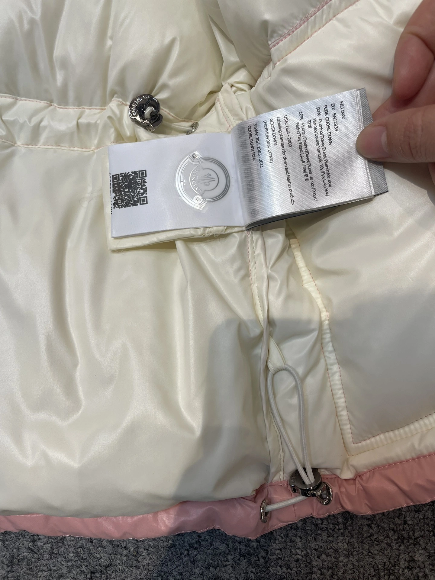 Low-cost Moncler Down Jackets